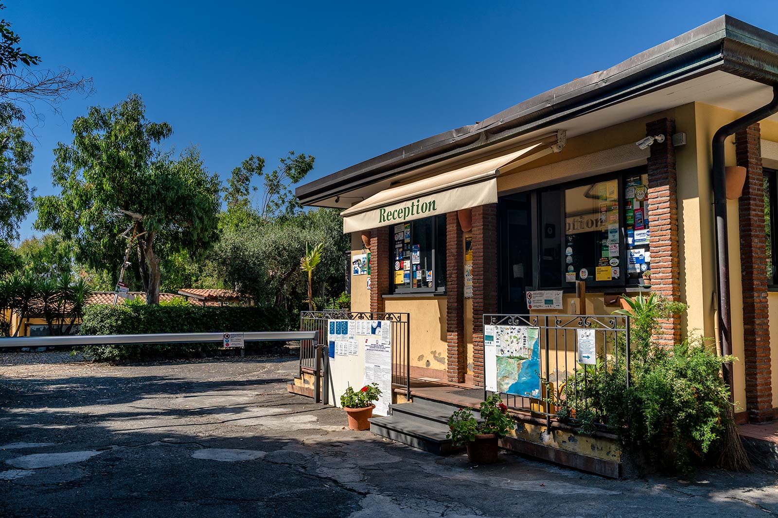 Camping Jonio Catania: dove dormire a picco sul mare